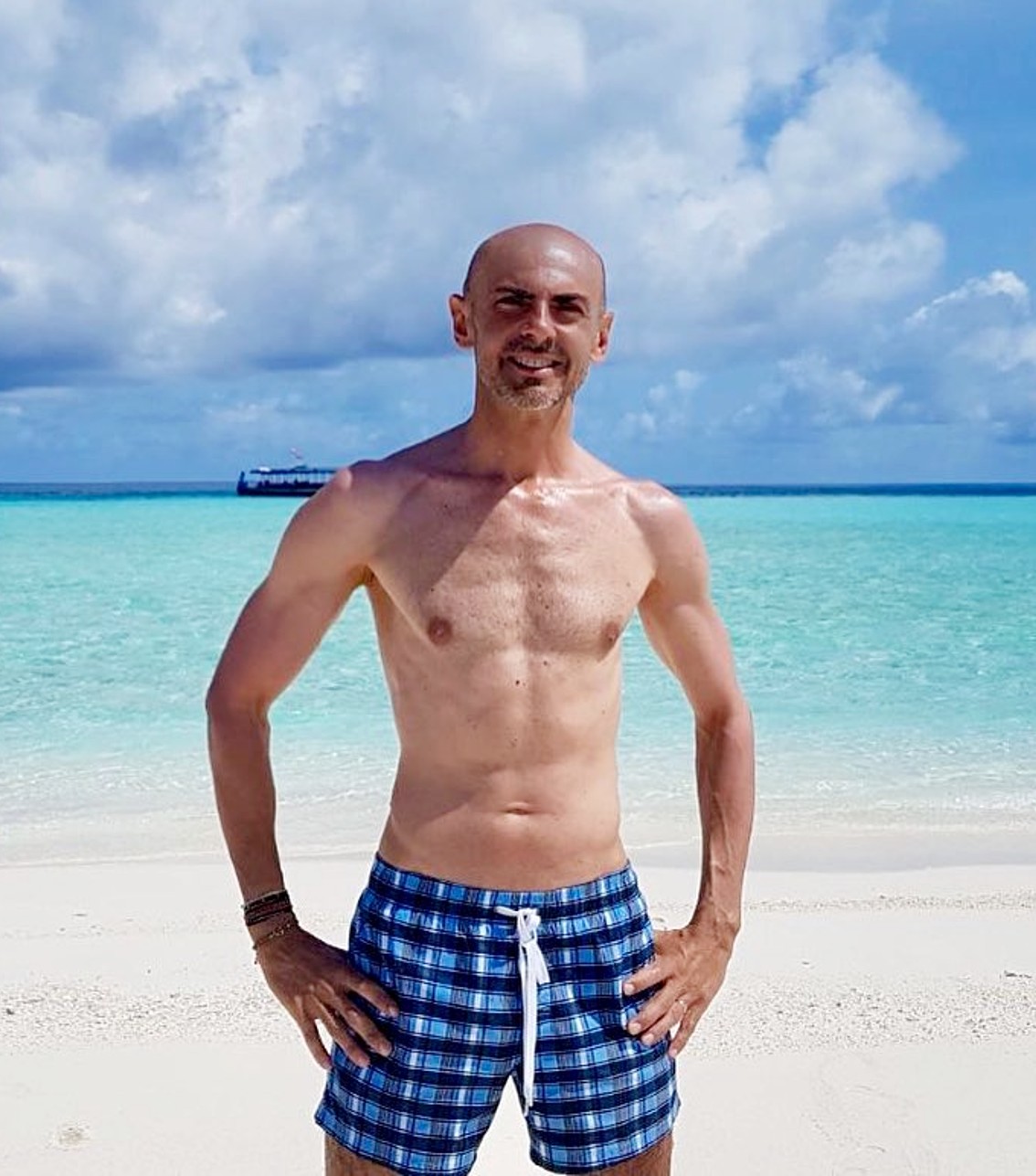 Enzo Miccio ha cambiato il suo fisico: addominali scolpiti e muscoli ...