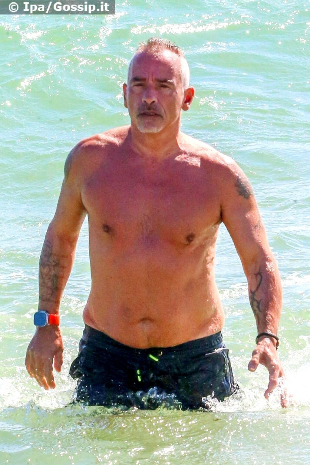 Eros Ramazzotti a quasi 60 anni mostra il fisico allenato in costume a ...