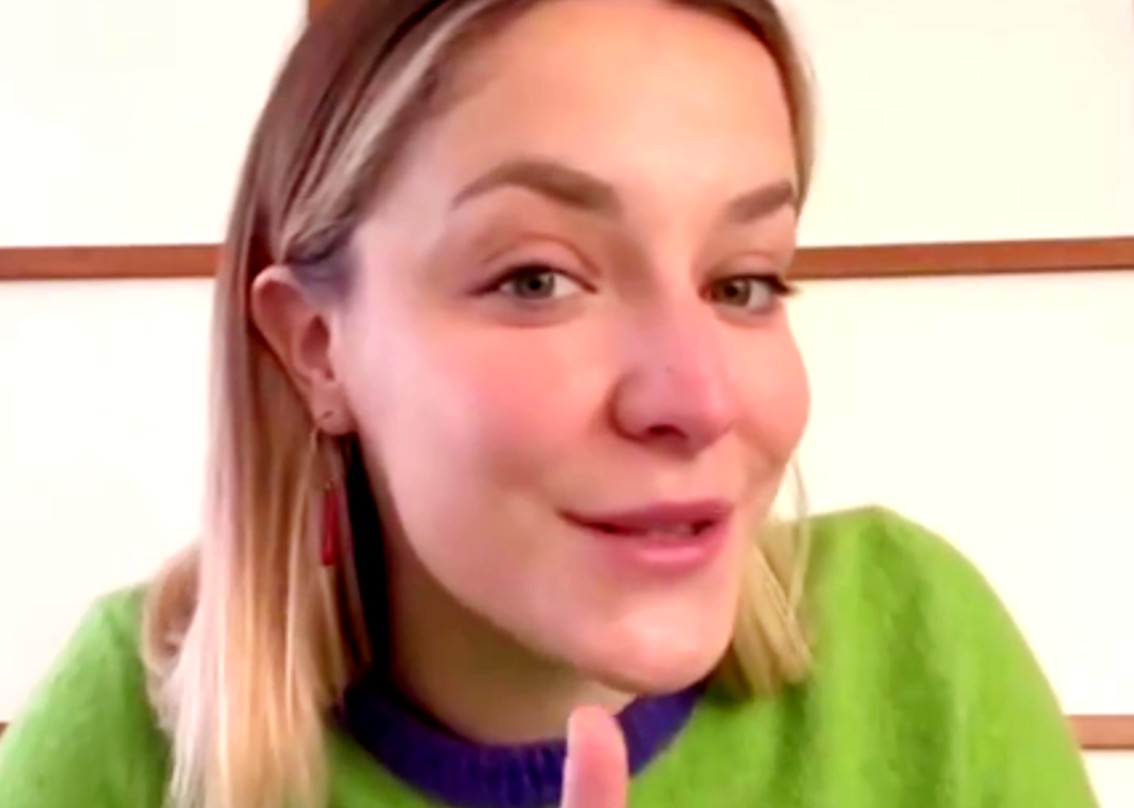La Sorella Di Tommaso Zorzi Pubblicizza Lo Strumento Di Piacere Con Questo Ci Si Ritaglia