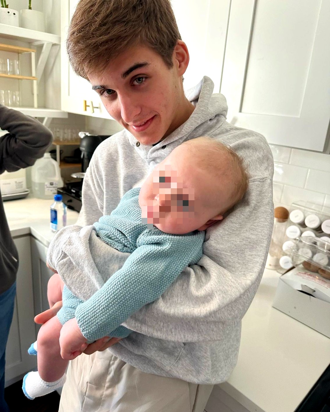 Paolo Bonolis dolce nonno bis a New York: la foto è tenerissima ...