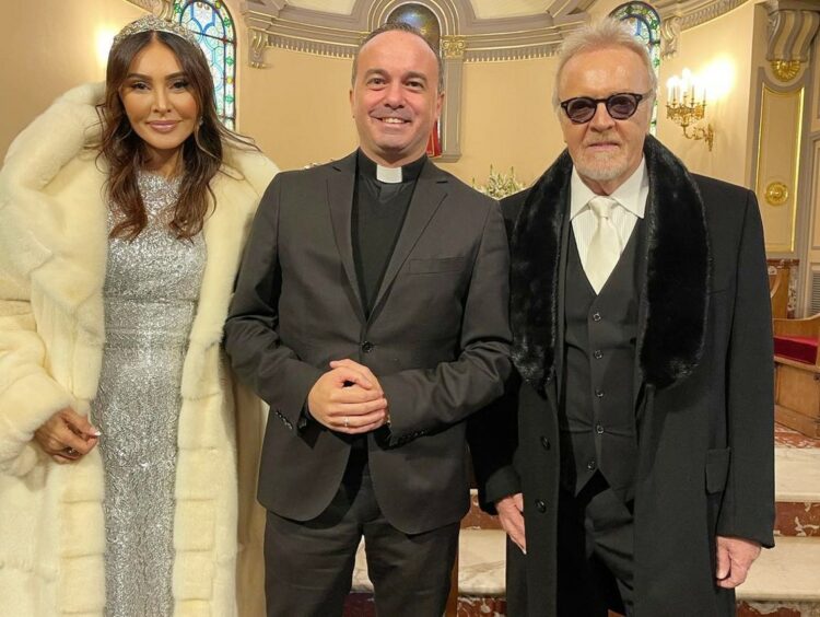 Umberto Tozzi festeggia i 25 anni di nozze con la moglie e rinnova le ...