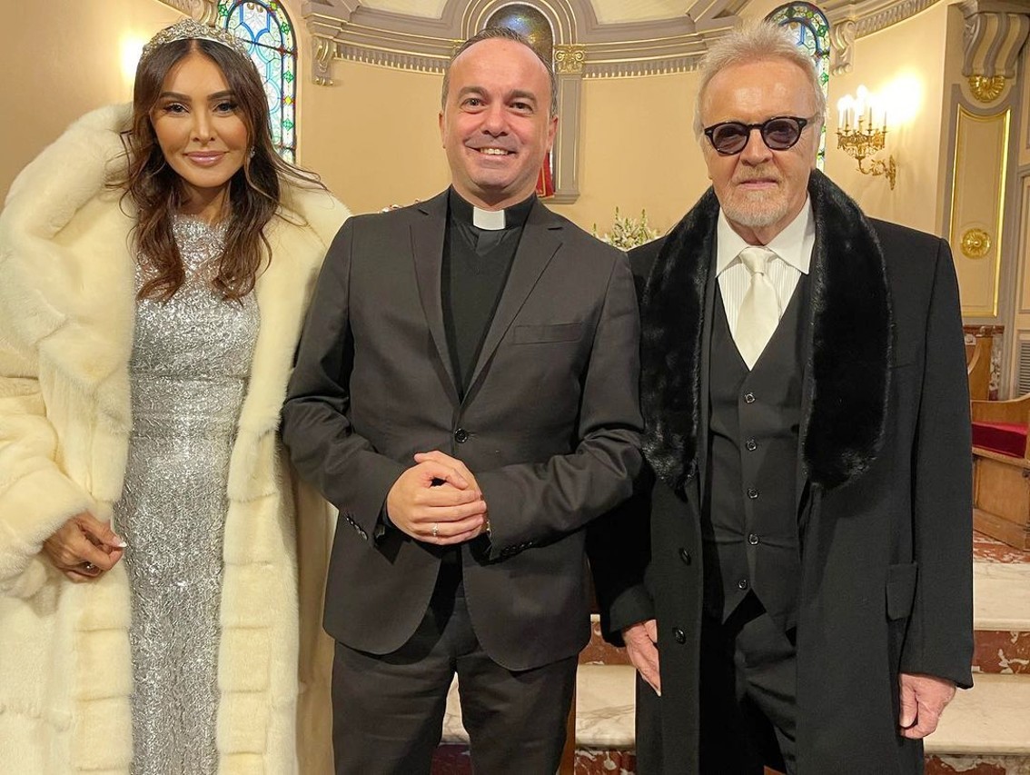 Umberto Tozzi festeggia i 25 anni di nozze con la moglie e rinnova le ...