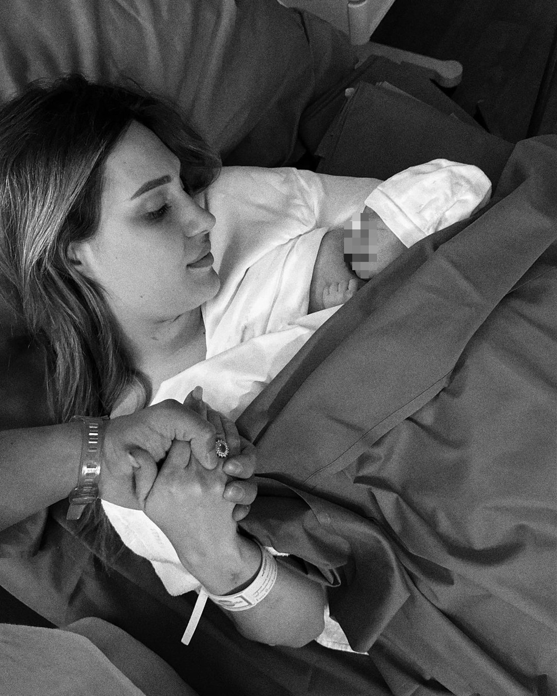 Beatrice Valli ha finalmente partorito! Appena nato il quarto figlio: ecco come si chiama ...