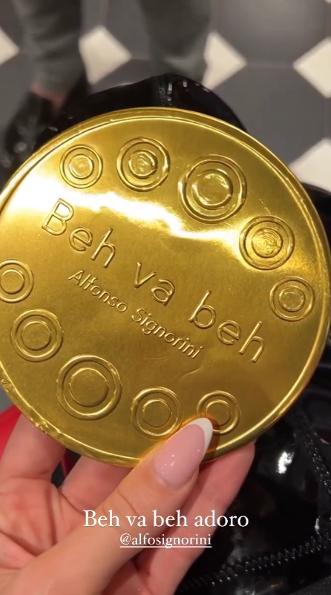 Alfonso Signorini festeggia 59 anni con un mega party a Milano ...