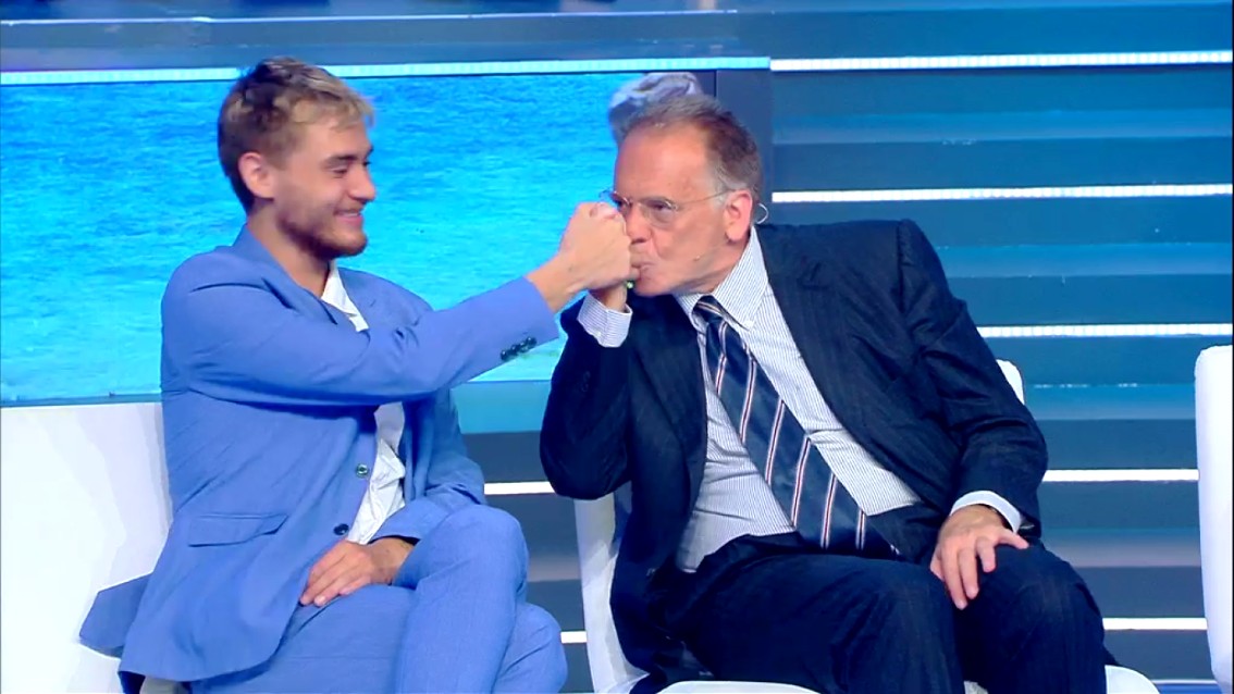 Il giovane fidanzato di Cecchi Paone conferma di avere una figlia: ''Si ...