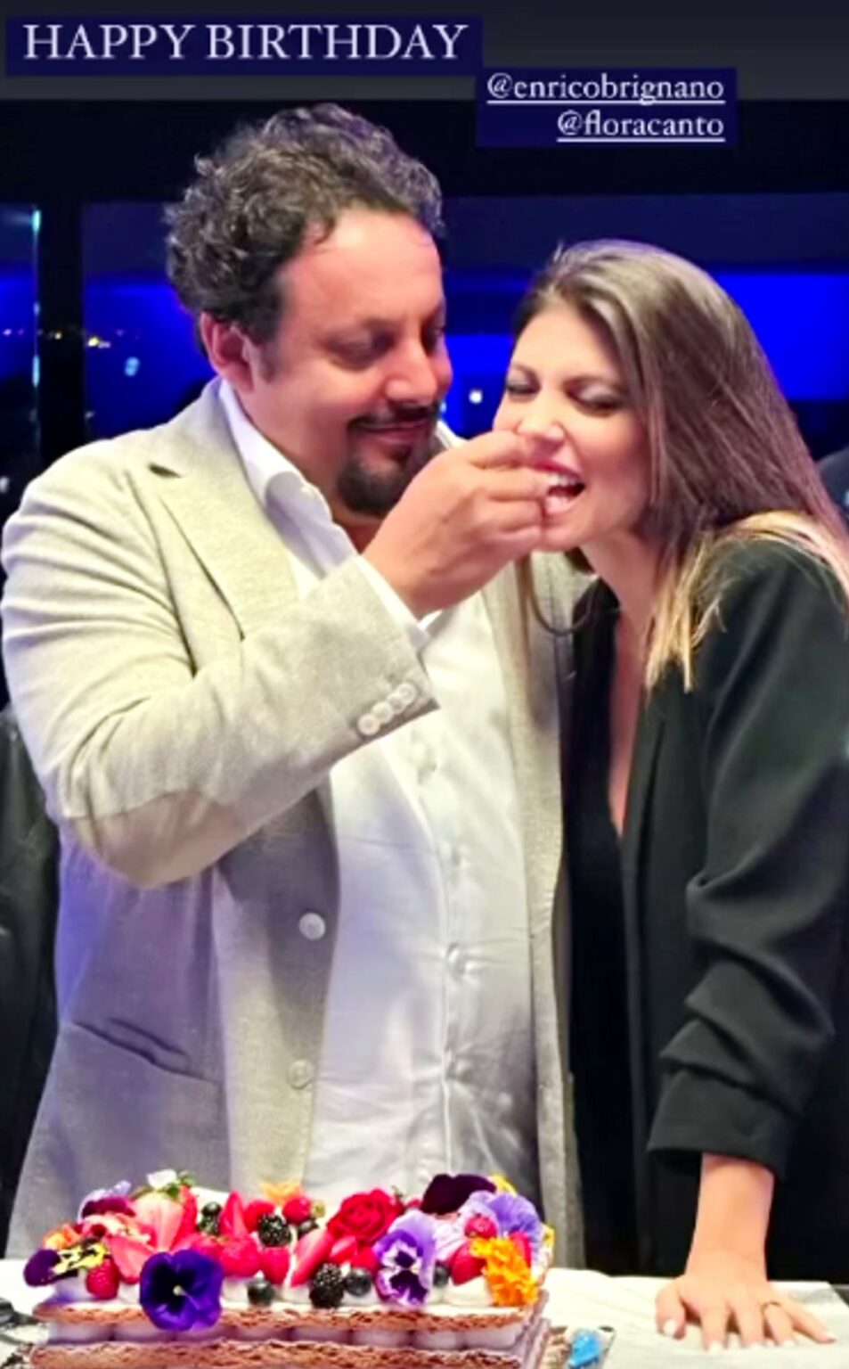 Enrico Brignano compie 57 anni, la moglie Flora Canto organizza una ...