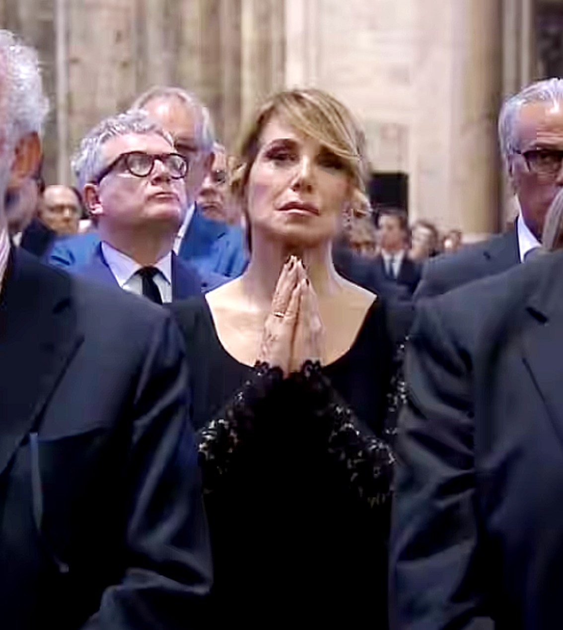 Tutti i volti noti presenti al funerale di Berlusconi: Gregoraci con Briatore, d'Urso, Pascale ...