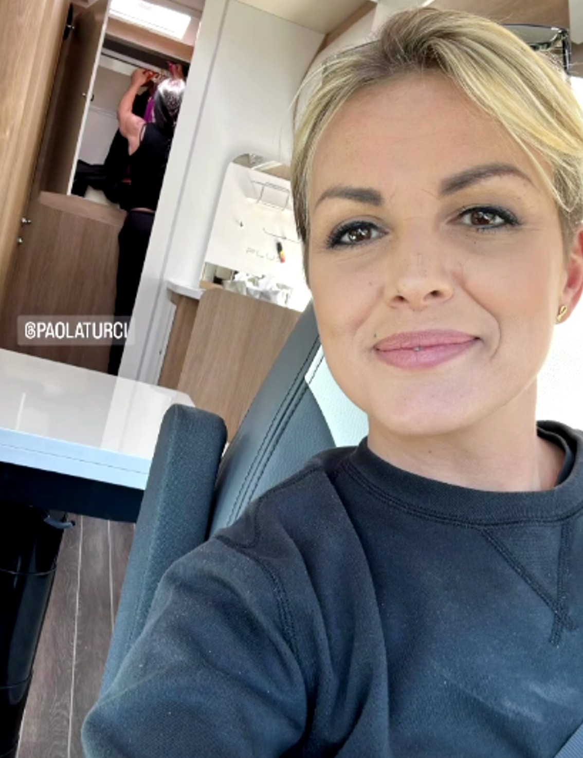 Paola Turci e Francesca Pascale felicissime partono per le vacanze ...