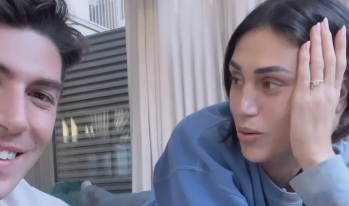 ''Mi sembra di stare con un ventenne'': Cecilia Rodriguez critica il ...