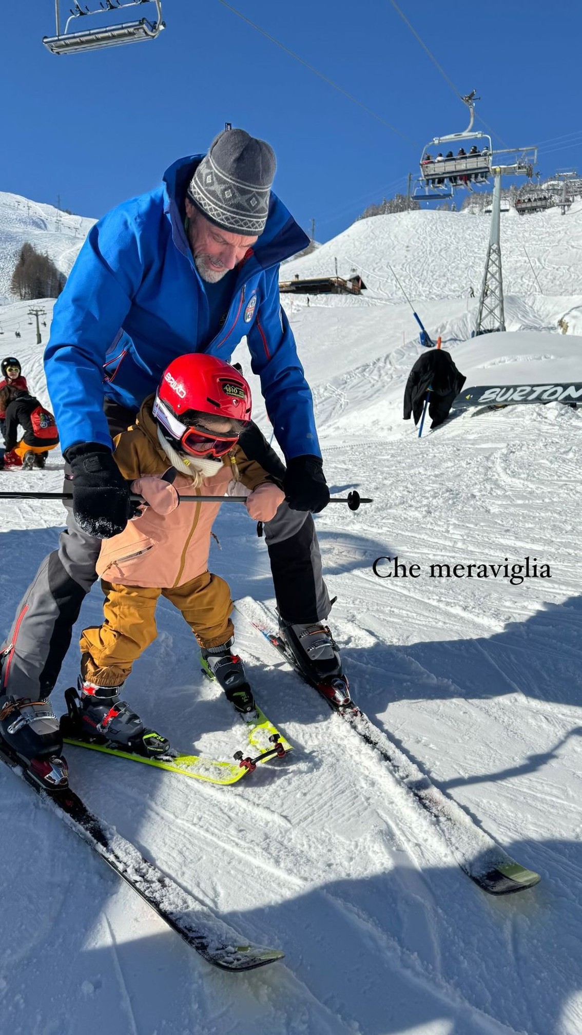 Luca Argentero porta per la prima volta i figli in montagna, Nina ...