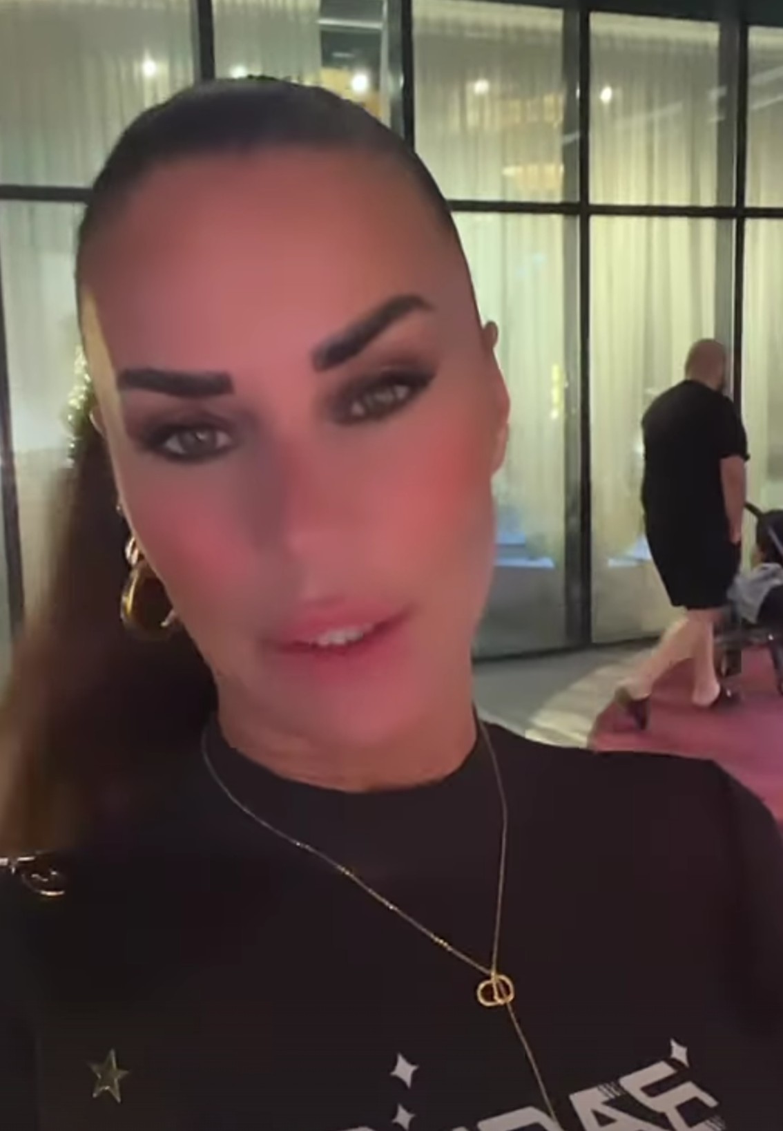 ''A Dubai è pieno di escort, gli uomini non si avvicinano'': Antonella ...