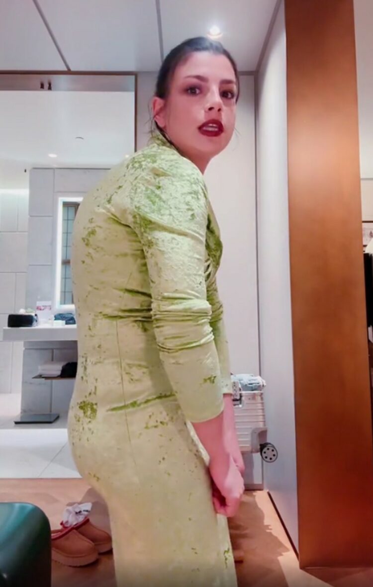 ''Vi spreme pure l'anima'': Emma Marrone svela di usare l'intimo contenitivo e mostra il ...