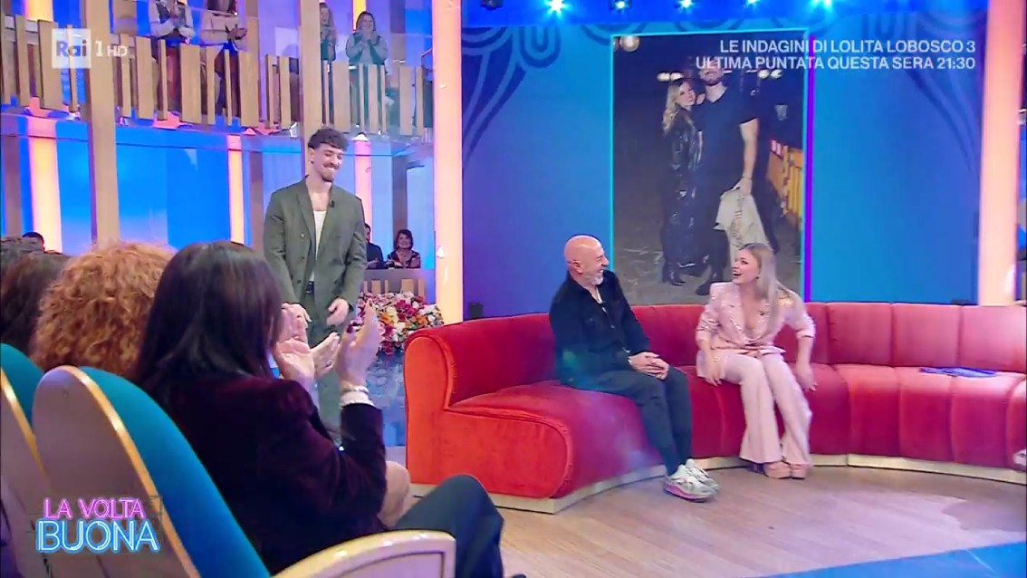 Anastasia Kuzmina imbarazzata in diretta tv per l'arrivo in studio del ...