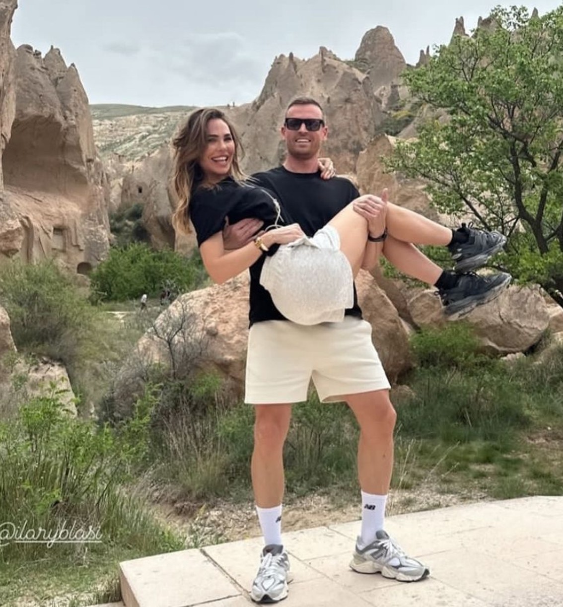 Ilary Blasi festeggia 43 anni all’estero con i tre figli e il fidanzato ... Ilary Blasi festeggia 43 anni all’estero con i tre figli e il fidanzato ...