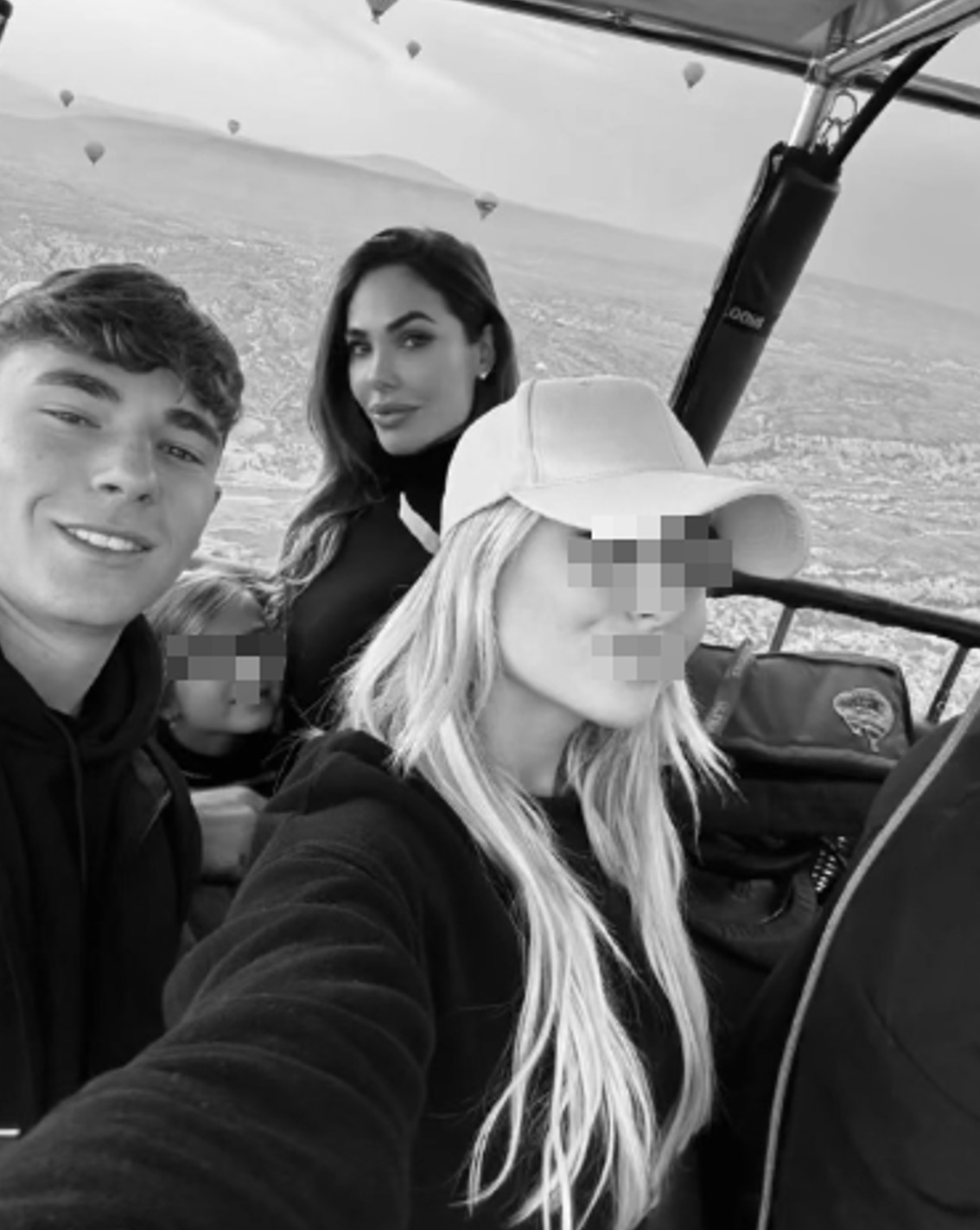 Ilary Blasi festeggia 43 anni all’estero con i tre figli e il fidanzato ... Ilary Blasi festeggia 43 anni all’estero con i tre figli e il fidanzato ...