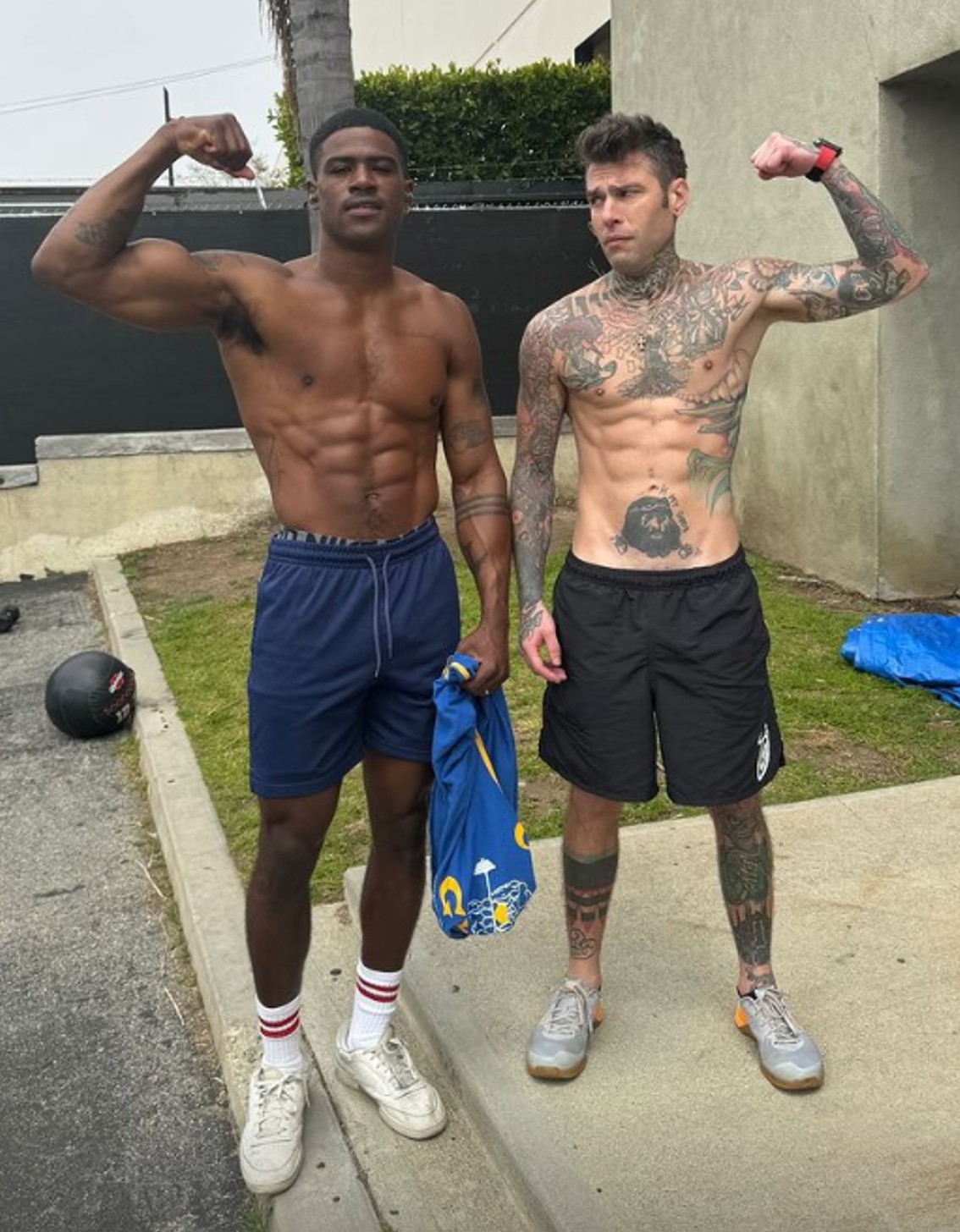Fedez in vacanza da single a Los Angeles torna adolescente e si diverte ...