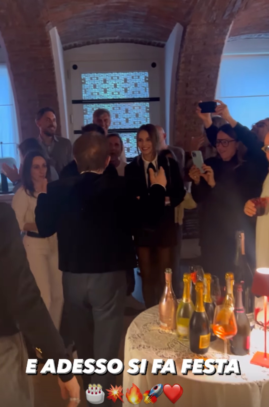 Francesco Facchinetti riunisce tutti i fratelli per celebrare con una ...