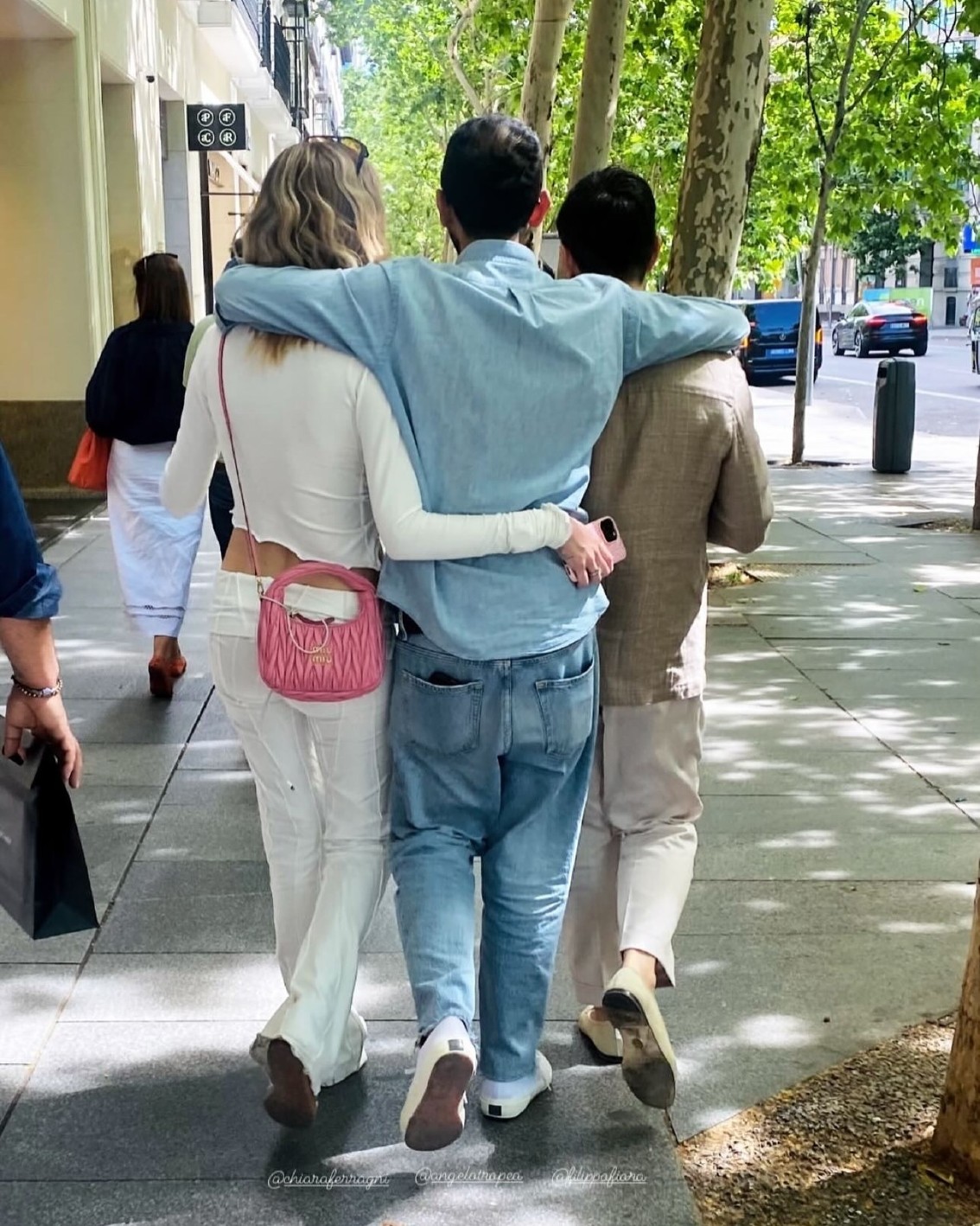 Mentre Fedez viene beccato con la giovane modella, Chiara Ferragni si ...