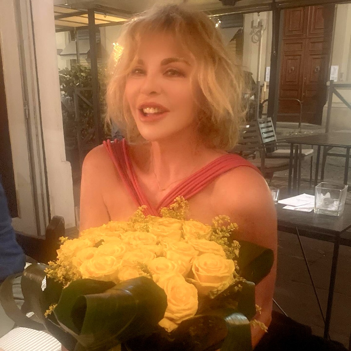 Alba Parietti festeggia 63 anni con il nuovo look e il compagno Fabio ...