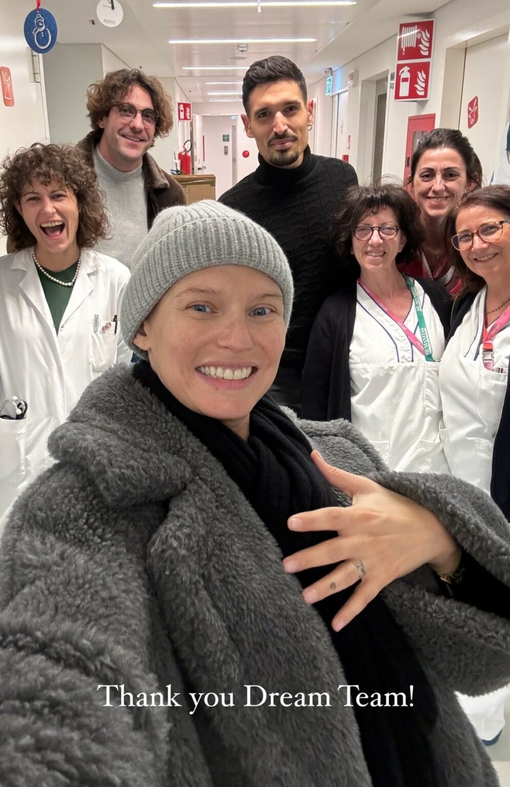 Bianca Balti con il fidanzato Alessandro in ospedale a Milano per fare ...