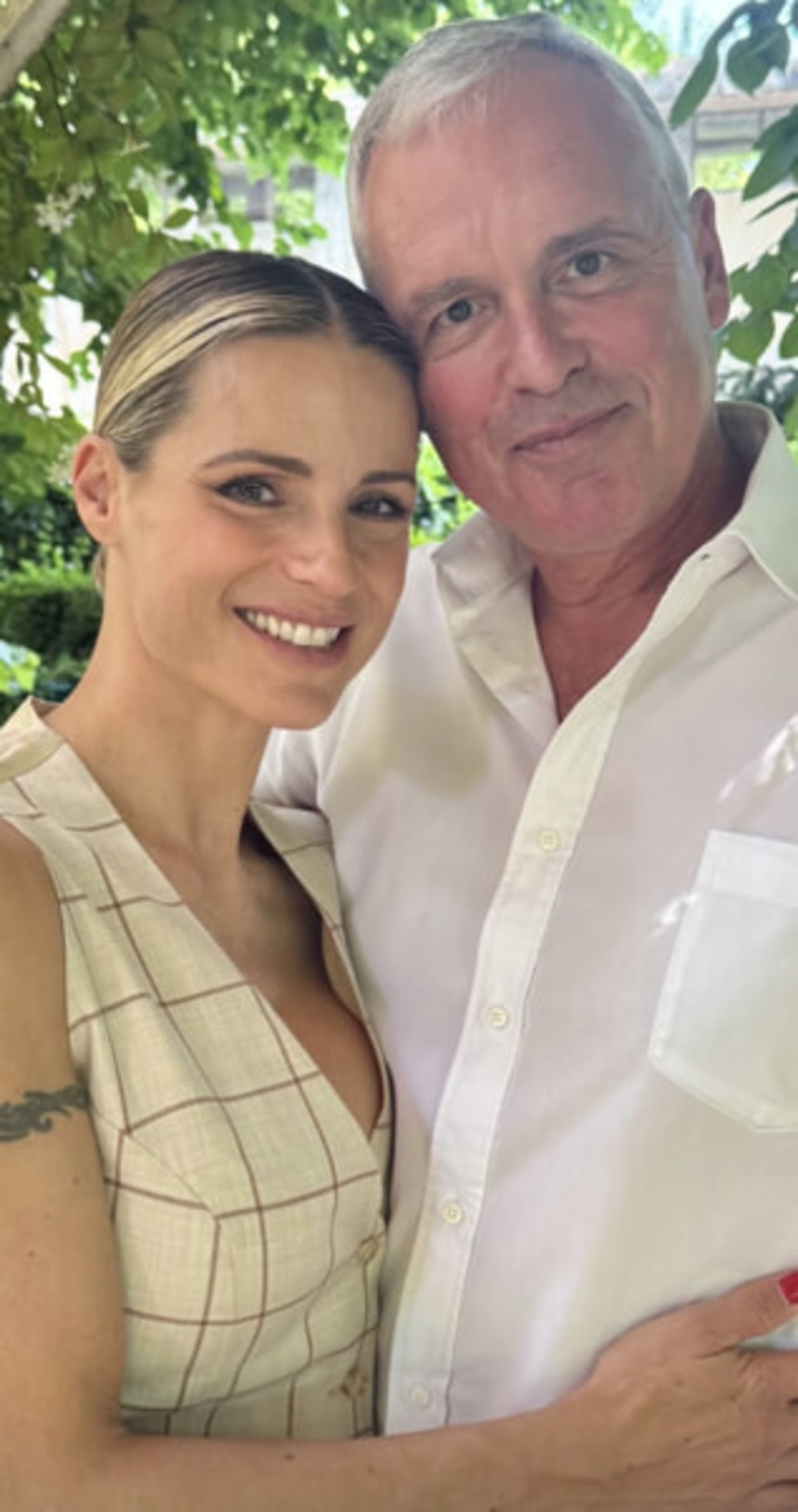 Michelle Hunziker in festa per la Prima Comunione della figlia Celeste ...