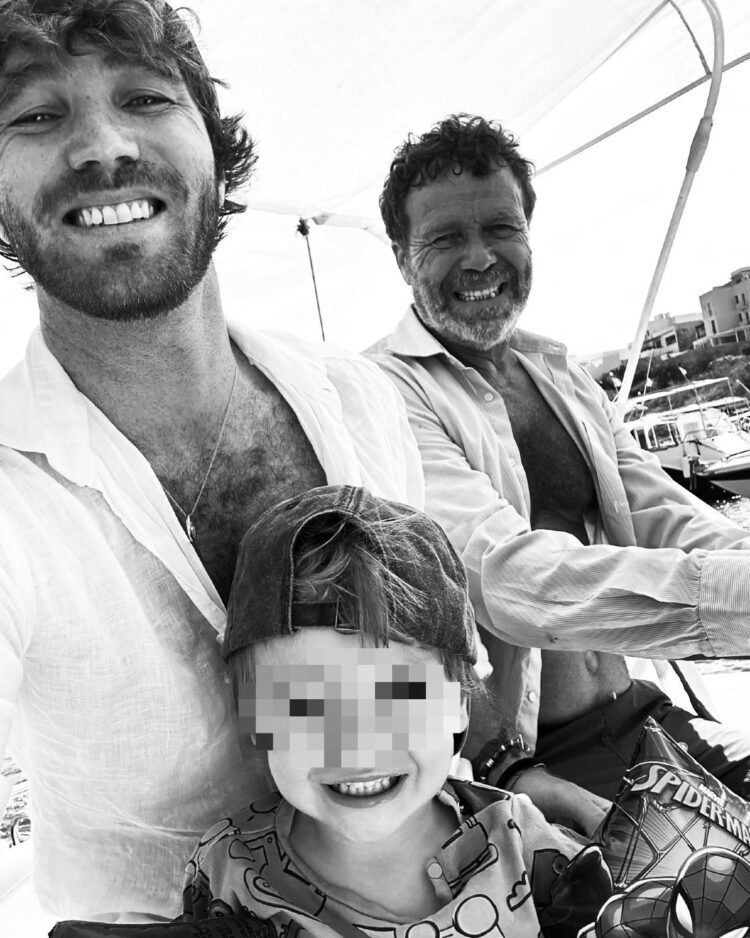 ''Come volevi tu, ci manchi'': Paolo Ciavarro vola col figlio Gabriele ...