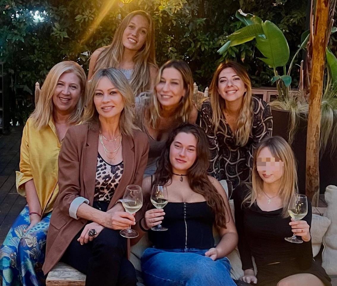 Anna Falchi festeggia i 18 anni della nipote Stella e pubblica la foto ...