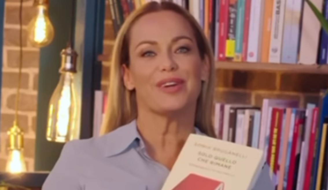 Sonia Bruganelli emozionata per il suo primo libro - Gossip.it | News sul Gossip e VIP