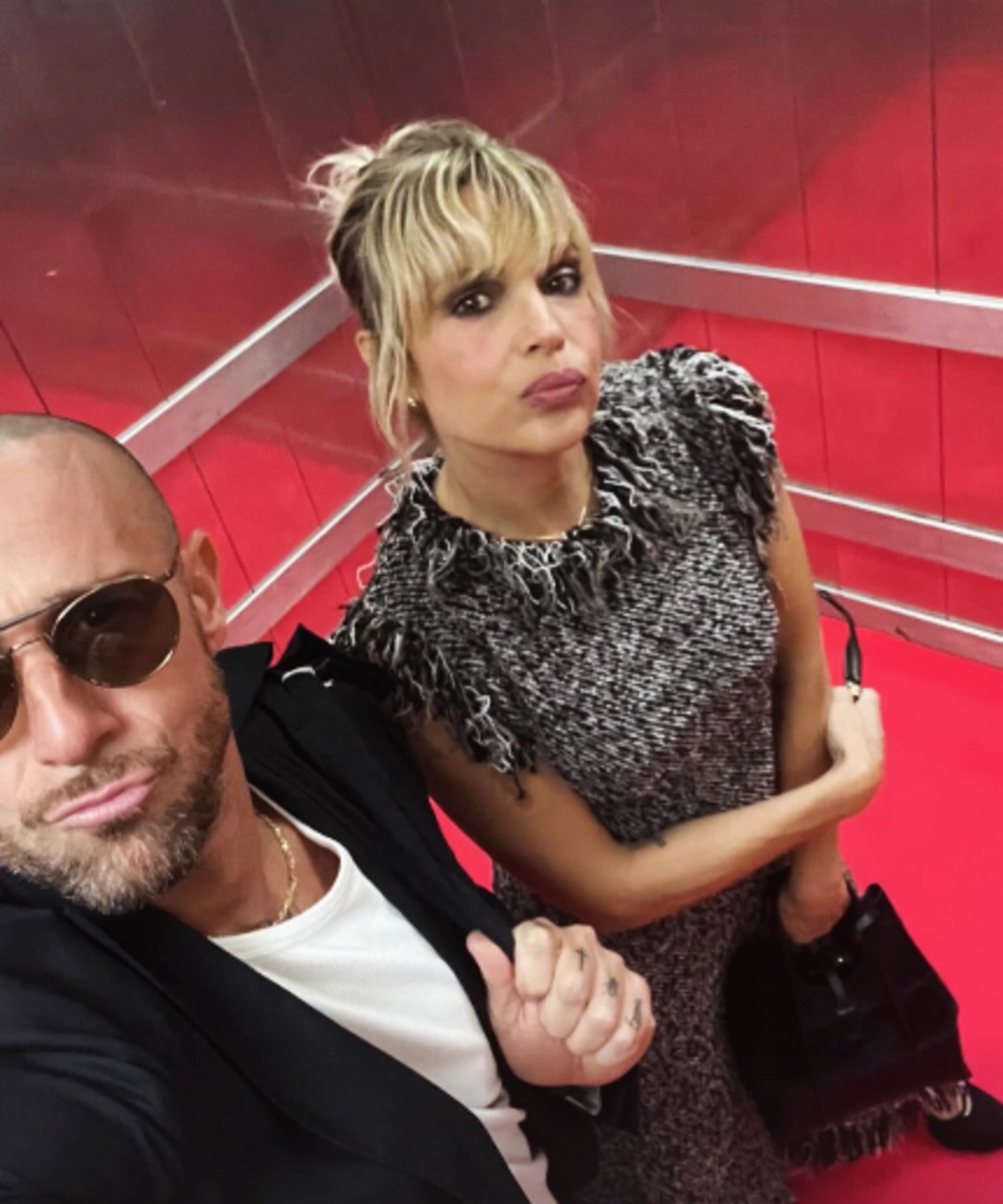 Micaela Ramazzotti e il compagno Claudio Pallitto in look total black ...