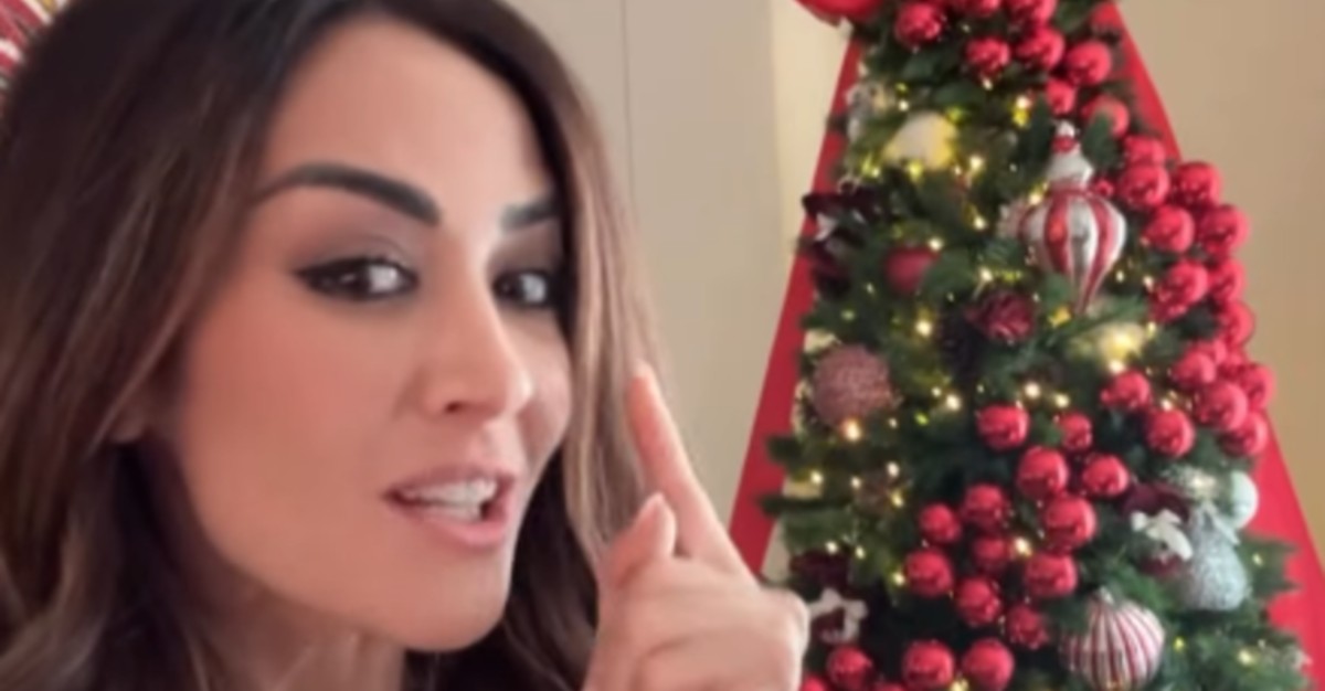Giorgia Palmas mostra i suoi due alberi di Natale - Gossip.it | News ...
