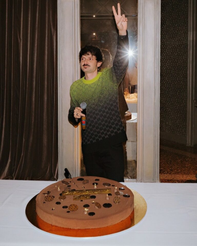 Fabio Rovazzi spegne 32 candeline: mega party di compleanno da Carlo ...