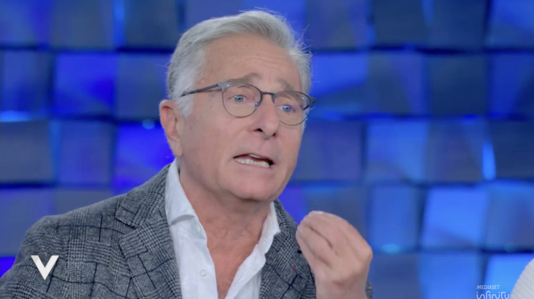 Paolo Bonolis in tv col figlio Davide che vorrebbe vederlo con una ...